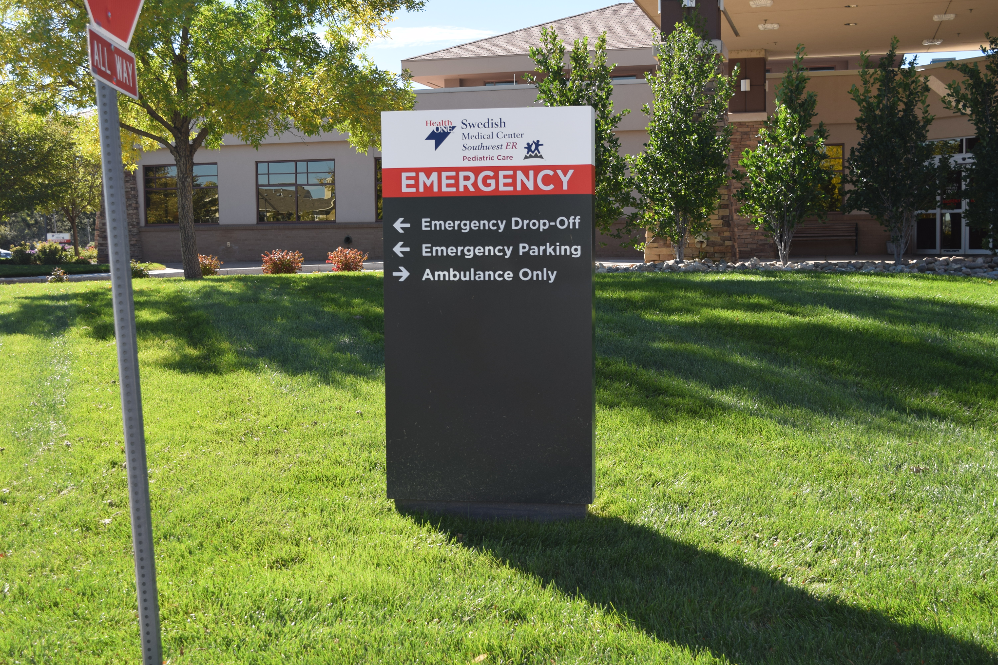 A Guide to Essential Signs for Your Healthcare Facility | Signdealz