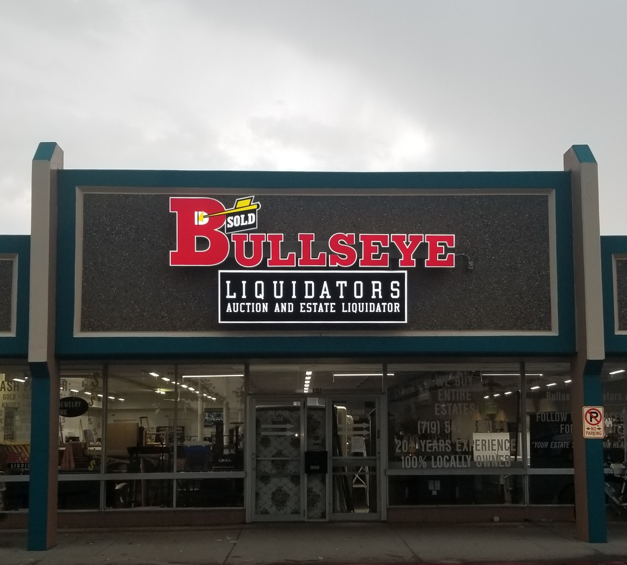 Channel Letter Spotlight - Bullseye Liquidators Pueblo Colorado | Signdealz